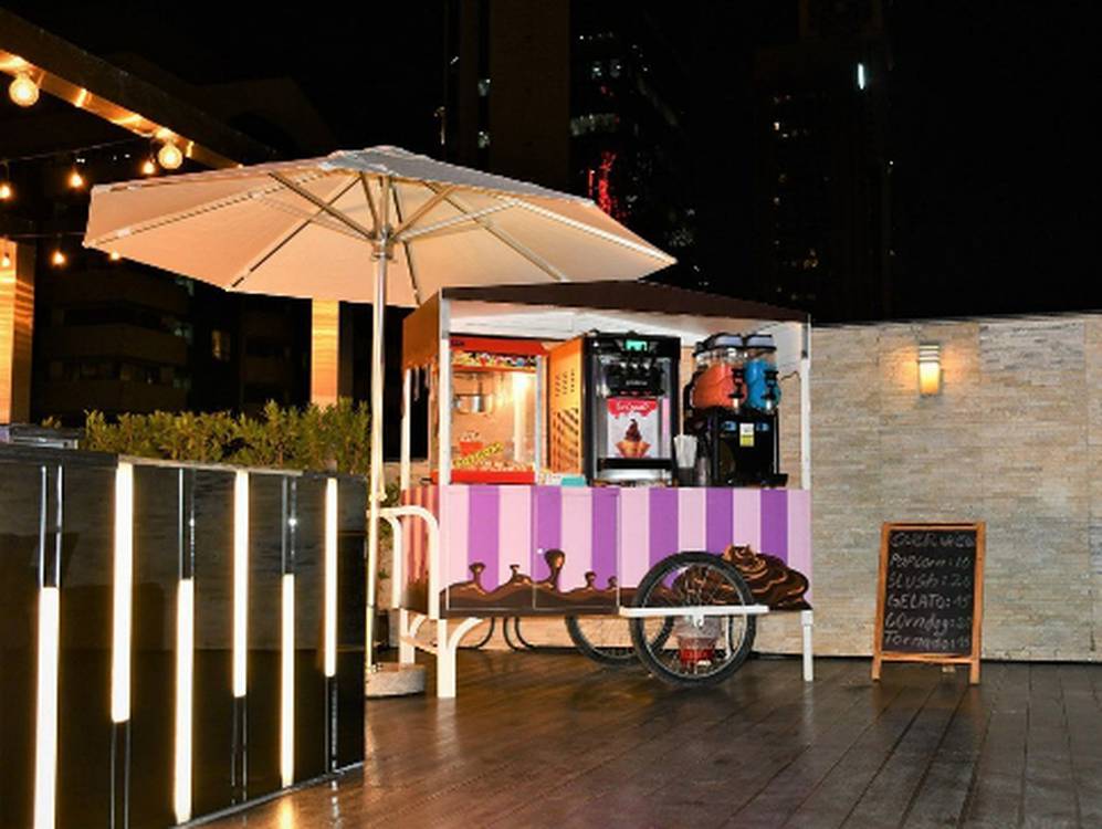 Overview Pool Lounge | Gevora Hotel in Dubai, Official Website