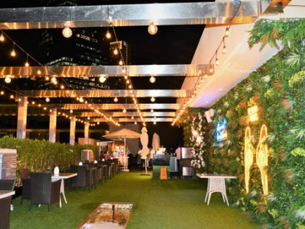 Overview Pool Lounge | Gevora Hotel in Dubai, Official Website