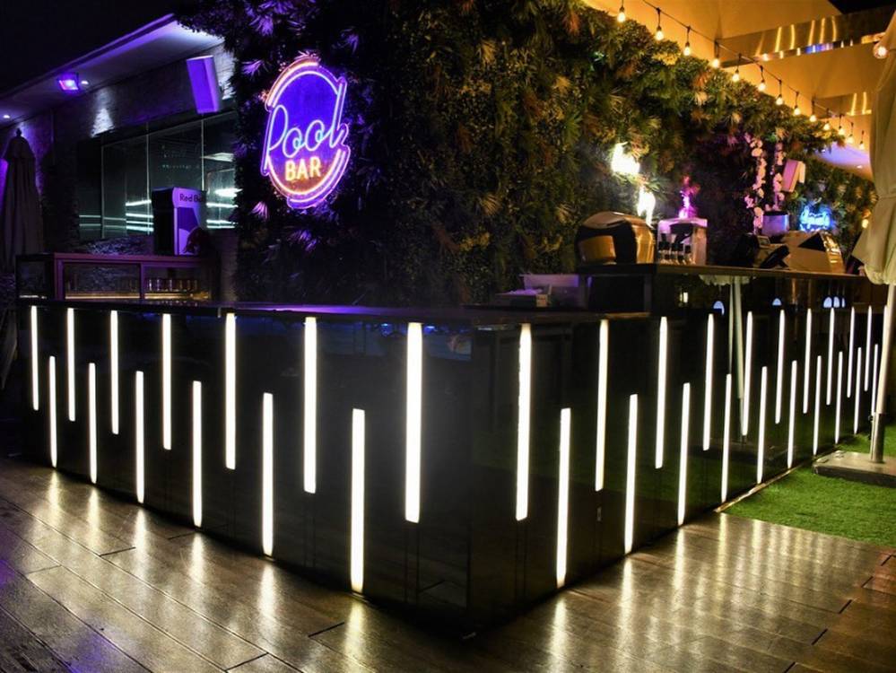 Overview Pool Lounge | Gevora Hotel in Dubai, Official Website